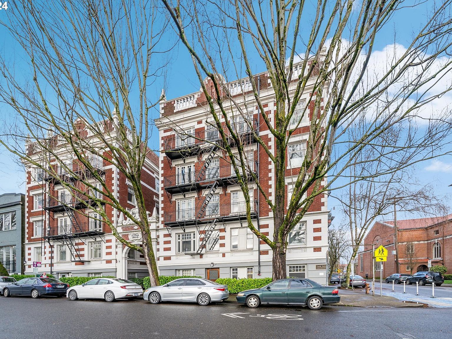 1811 NW Couch St APT 208, Portland, OR 97209 | MLS #24182731 | Zillow