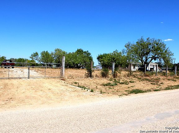 139 CR 7751, Devine, TX 78016 | MLS #1712807 | Zillow