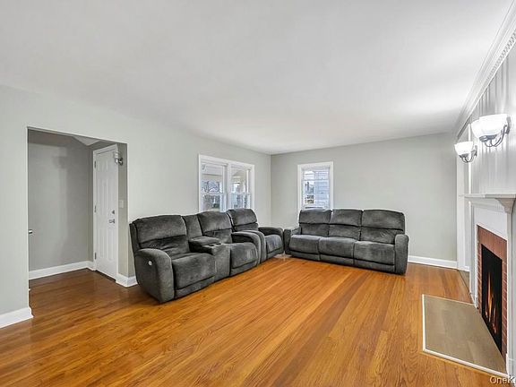 88 Krug Place, Mineola, NY 11501 | Zillow