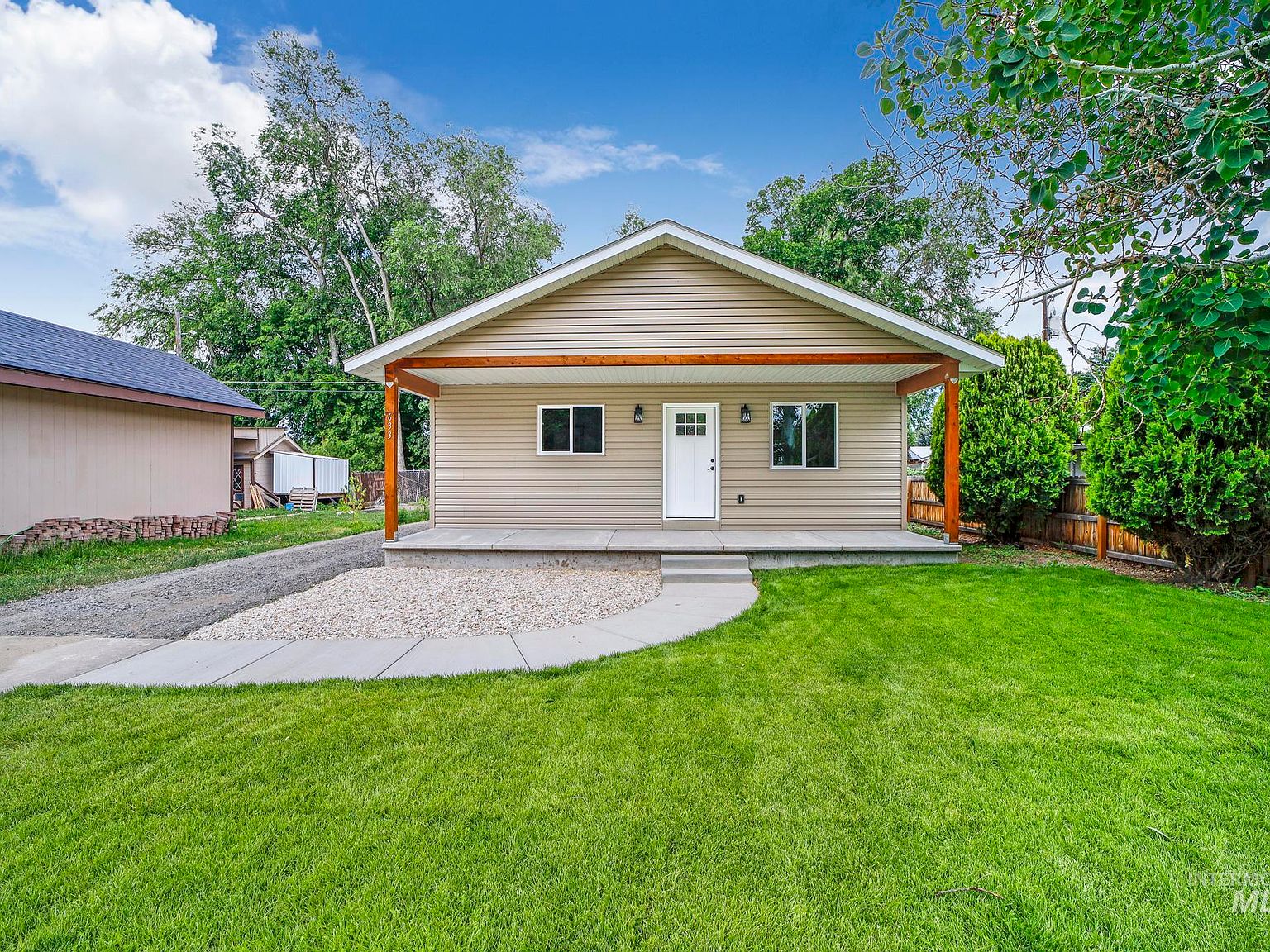 633 Colorado St, Gooding, ID 83330 | Zillow