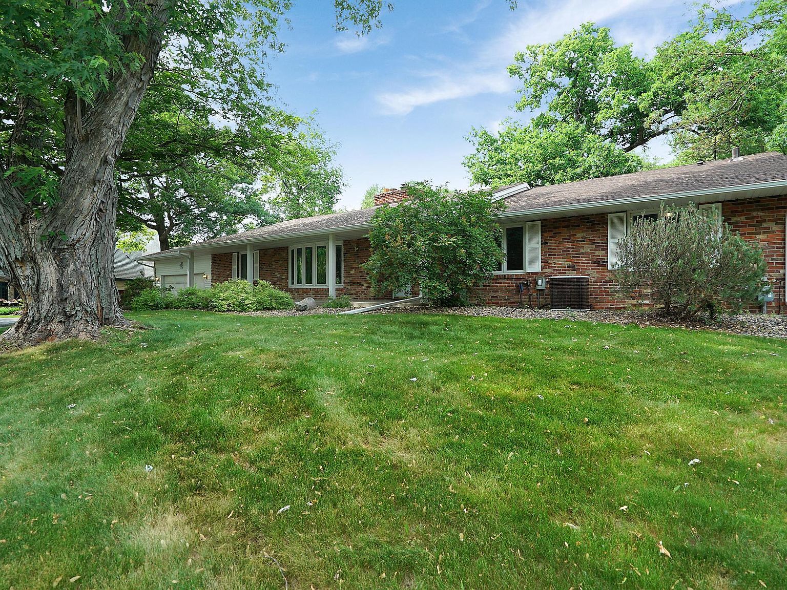 8134 Oakmere Rd, Bloomington, MN 55438 | MLS #6374497 | Zillow