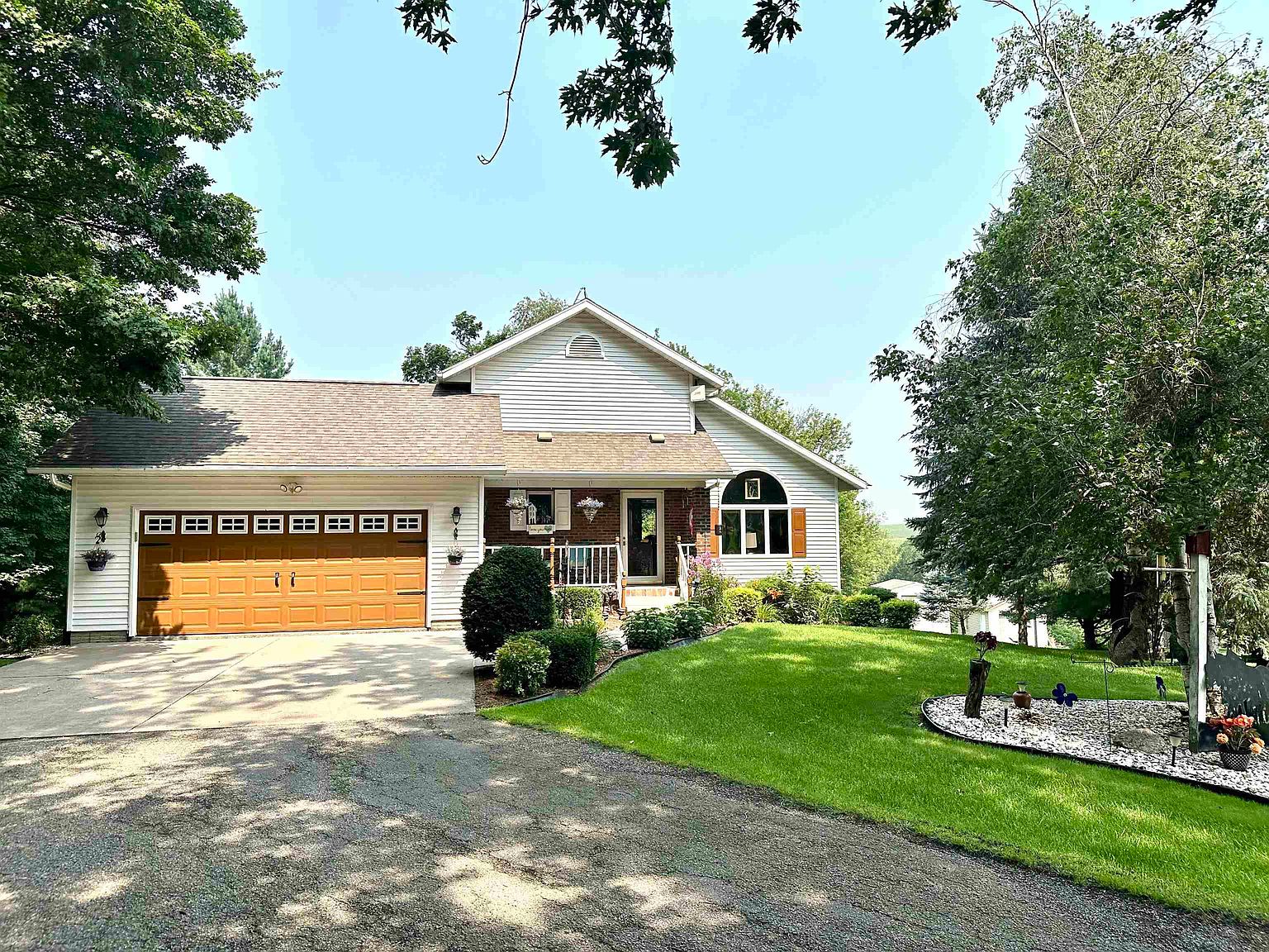 2280 Prairie View Rd, Decorah, IA 52101 | Zillow