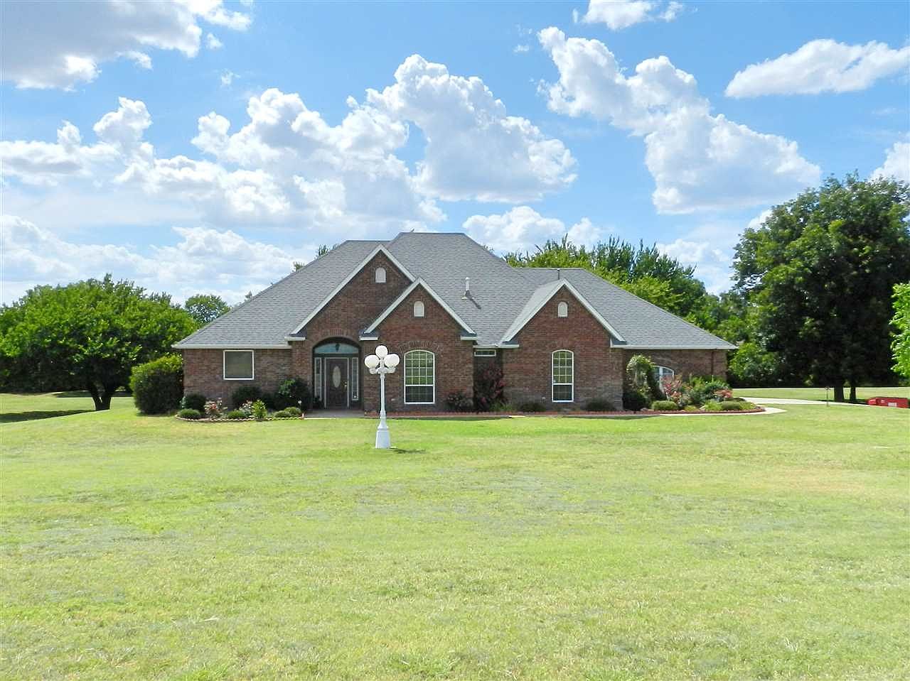 155 NW Crater Creek Rd, Cache, OK 73527 | Zillow