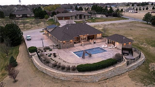 14 Supple Ave, Beloit, KS 67420 | MLS #2376955 | Zillow