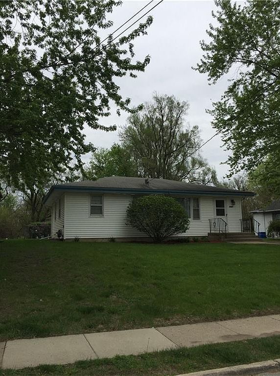 3945 E 32nd St, Des Moines, IA 50317 | Zillow