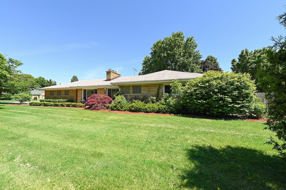 1101 Colonial Dr W, Racine, WI 53405 | Zillow