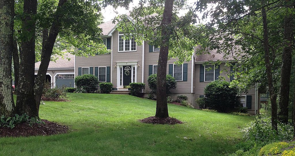 7 Applewood Dr, Hudson, NH 03051 | Zillow