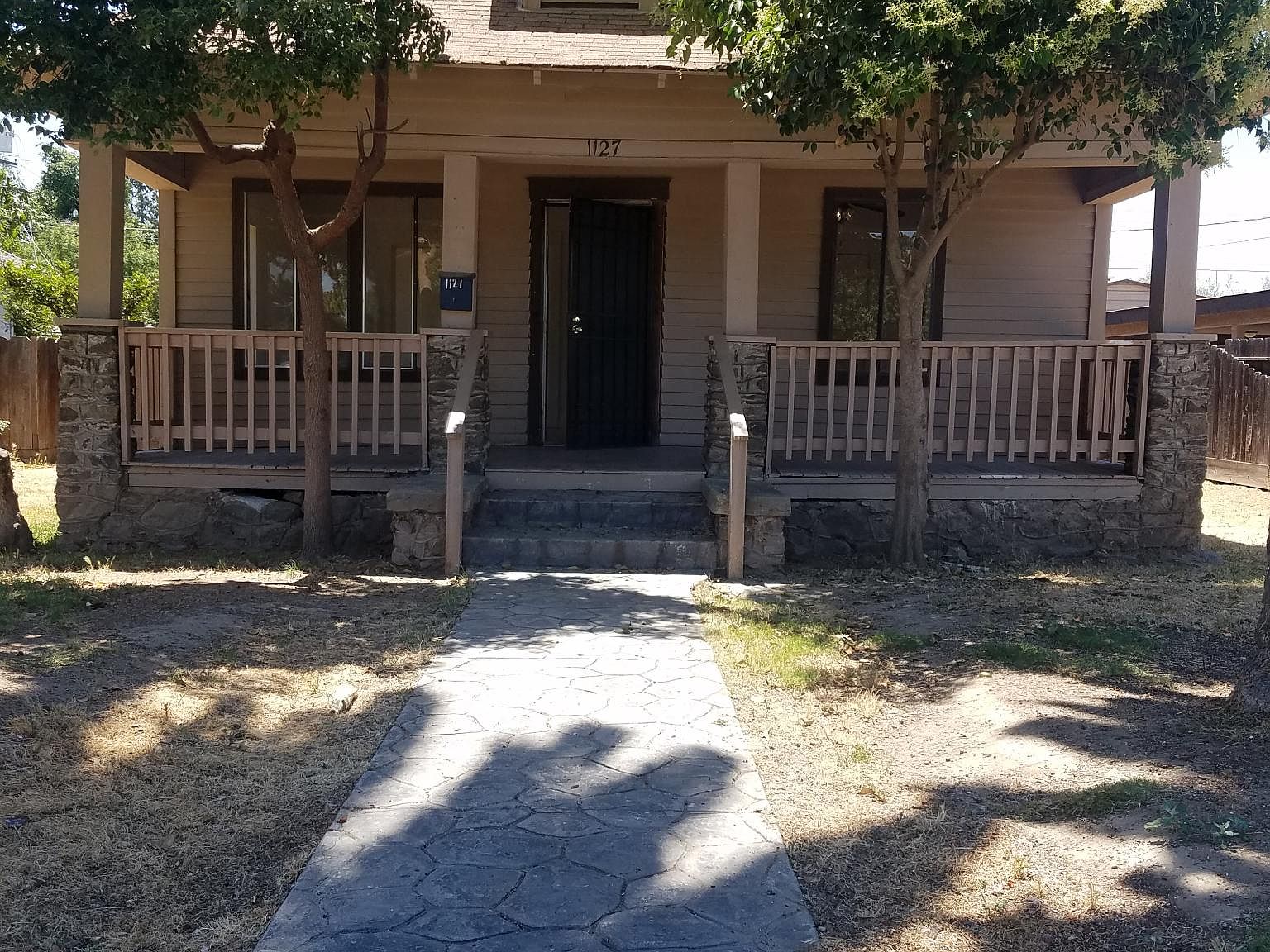 1127 J St, Reedley, CA 93654 | Zillow