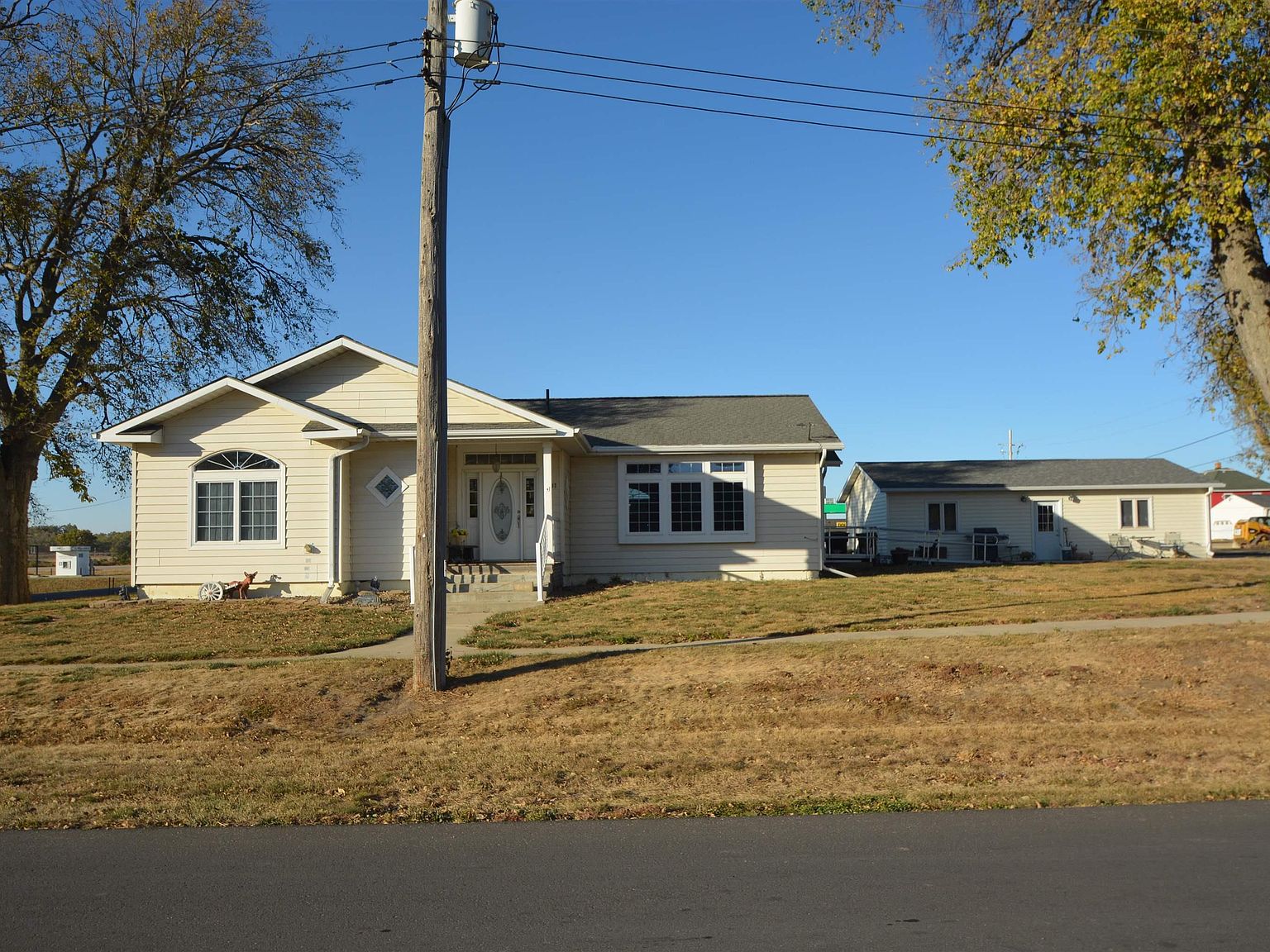 407 10th St, Correctionville, IA 51016 | Zillow