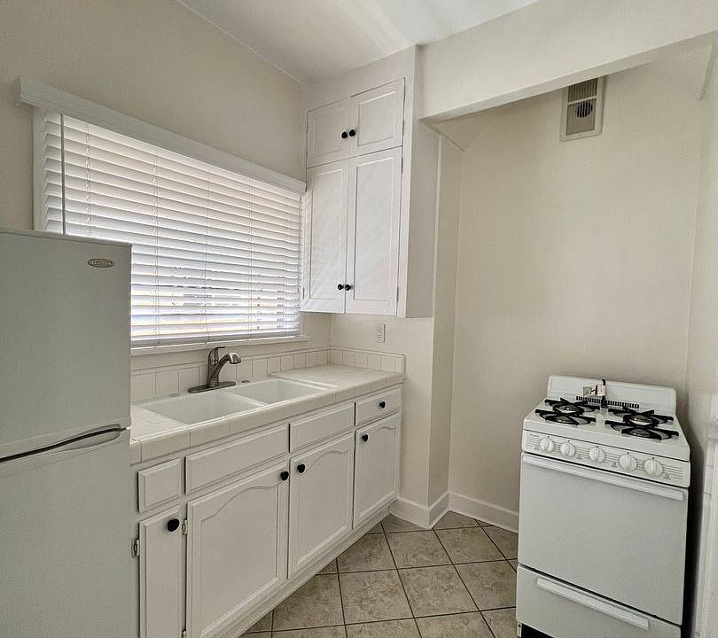 1110 Sea Breeze Building - 290 Bonito Ave Long Beach CA | Zillow