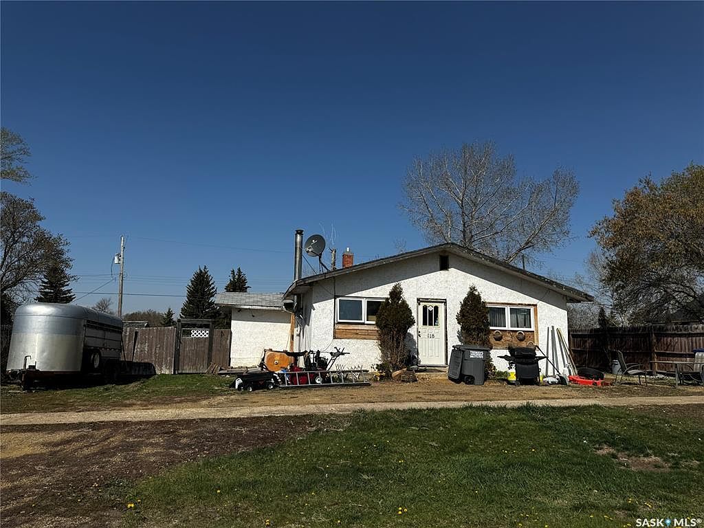 118 Warwick St, Neville, SK S0N 1T0 | Zillow
