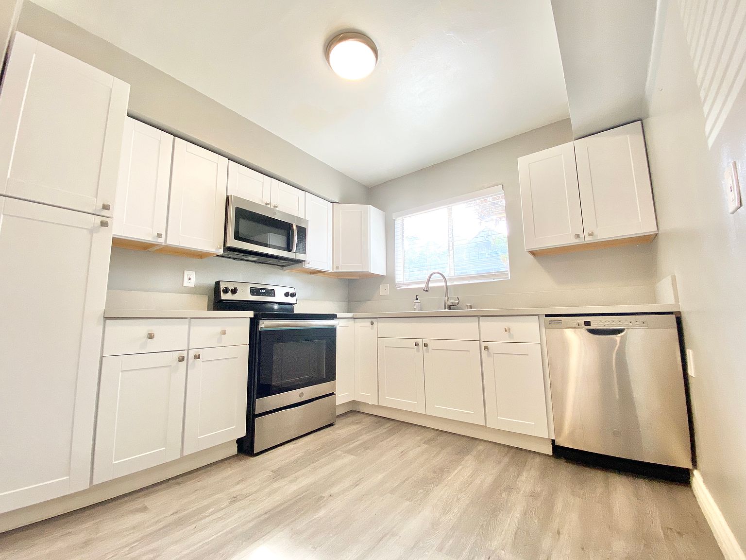 10741 Moorpark St APT 1, North Hollywood, CA 91602 | Zillow