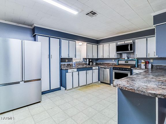 1643 Prairie Ronde Hwy, Opelousas, LA 70570 | MLS #24000595 | Zillow