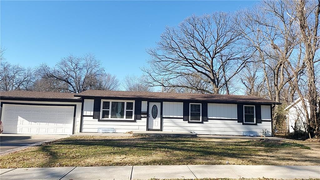 1811 N Michigan St, Pittsburg, KS 66762 | Zillow