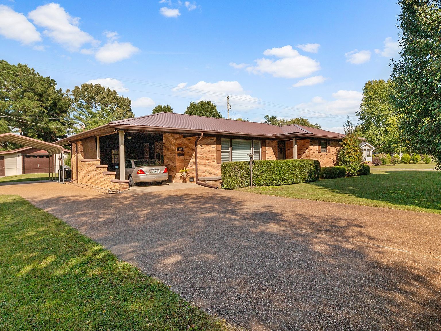 407 W 4th Ave, Hohenwald, TN 38462 | Zillow