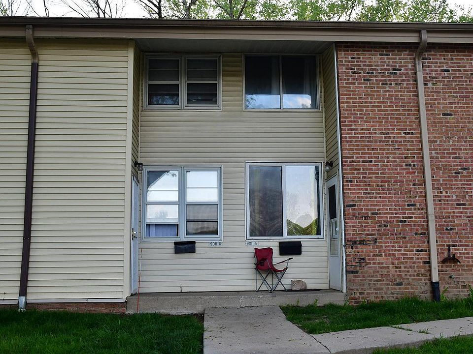 9086 N 95th St Milwaukee WI | Zillow