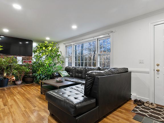 21 Chimney Dr, Bethel, CT 06801 | MLS #24049000 | Zillow