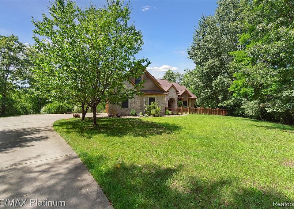 1168 Gray Fox Ct, Howell, MI 48843 | MLS #20230062480 | Zillow