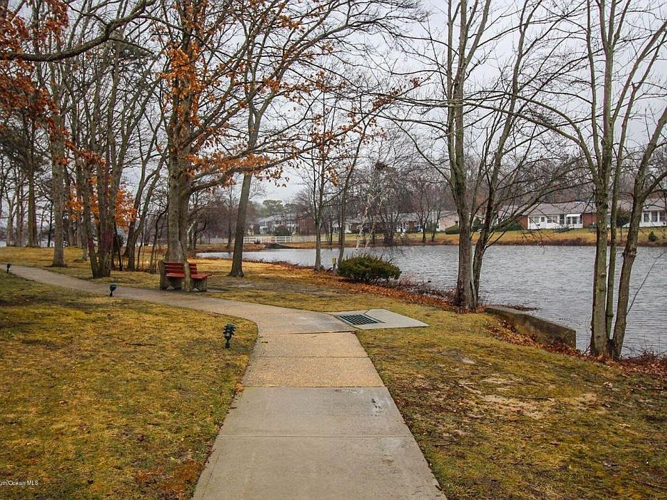 582b Lake Point Dr Lakewood NJ | Zillow