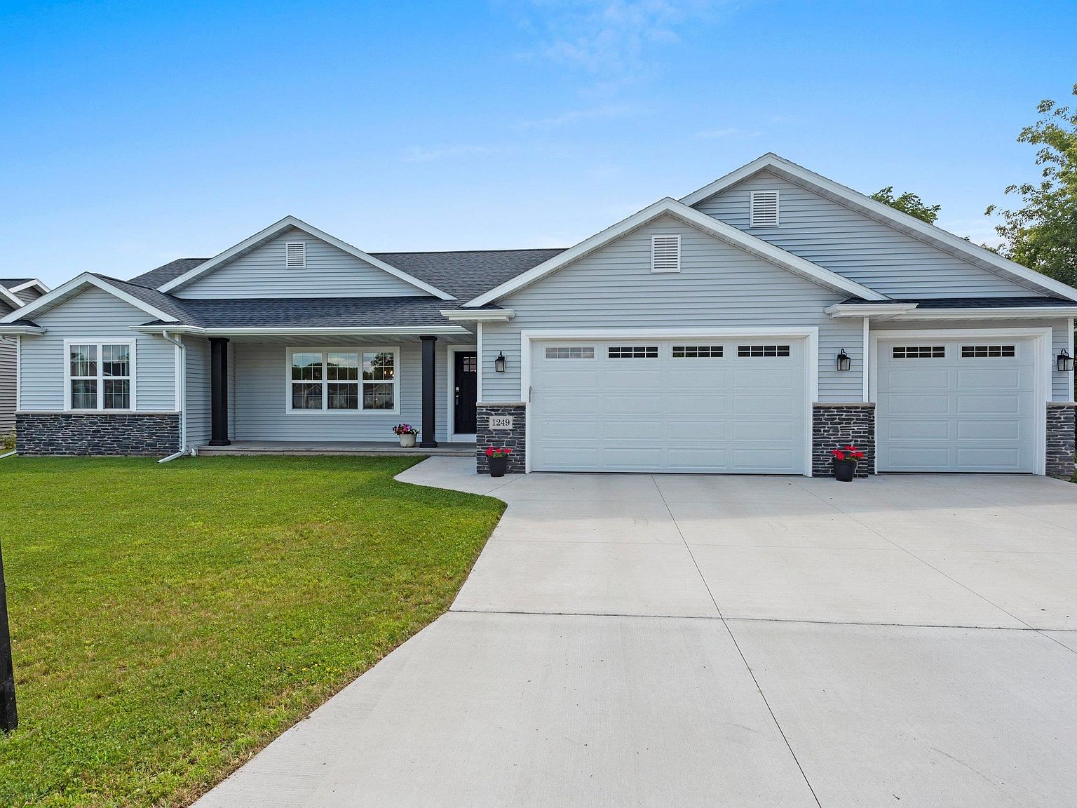 1249 Brenda Ln, Neenah, WI 54956 | Zillow