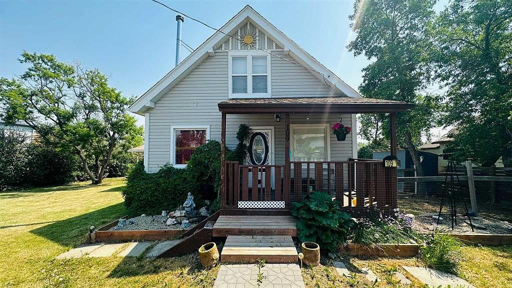 109 1st St W, Munson, AB T0J 2C0 | MLS #A2229264 | Zillow