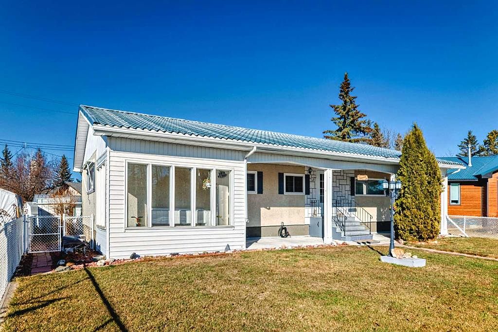 2 S Howard Cres, Bowden, AB T0M 0K0 | MLS #A2200219 | Zillow