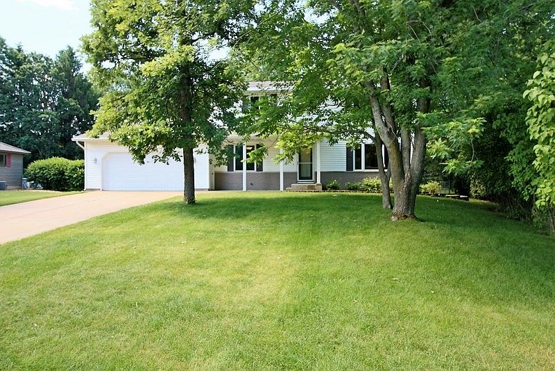 3801 Heffron Loop, Stevens Point, WI 54481 | Zillow