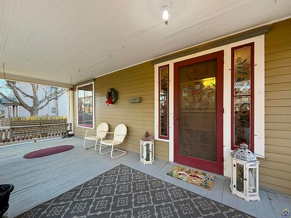 329 SW Woodlawn Ave, Topeka, KS 66606 | MLS #237252 | Zillow
