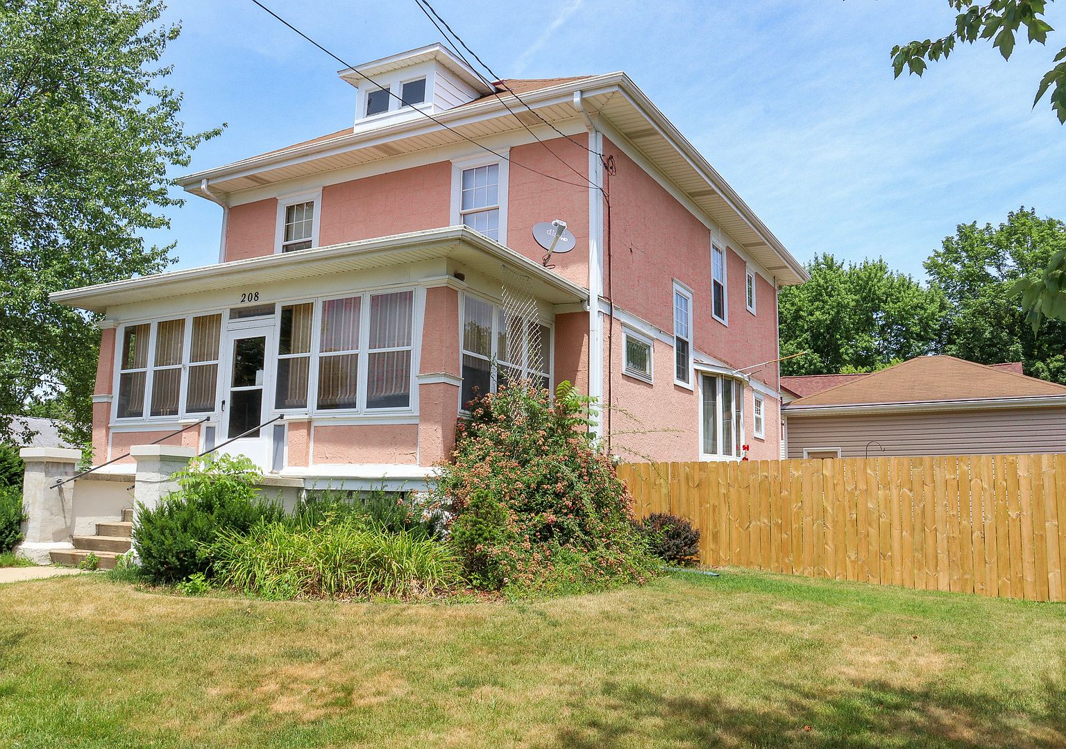 208 W Knox St, Morrison, IL 61270 | MLS #11825710 | Zillow