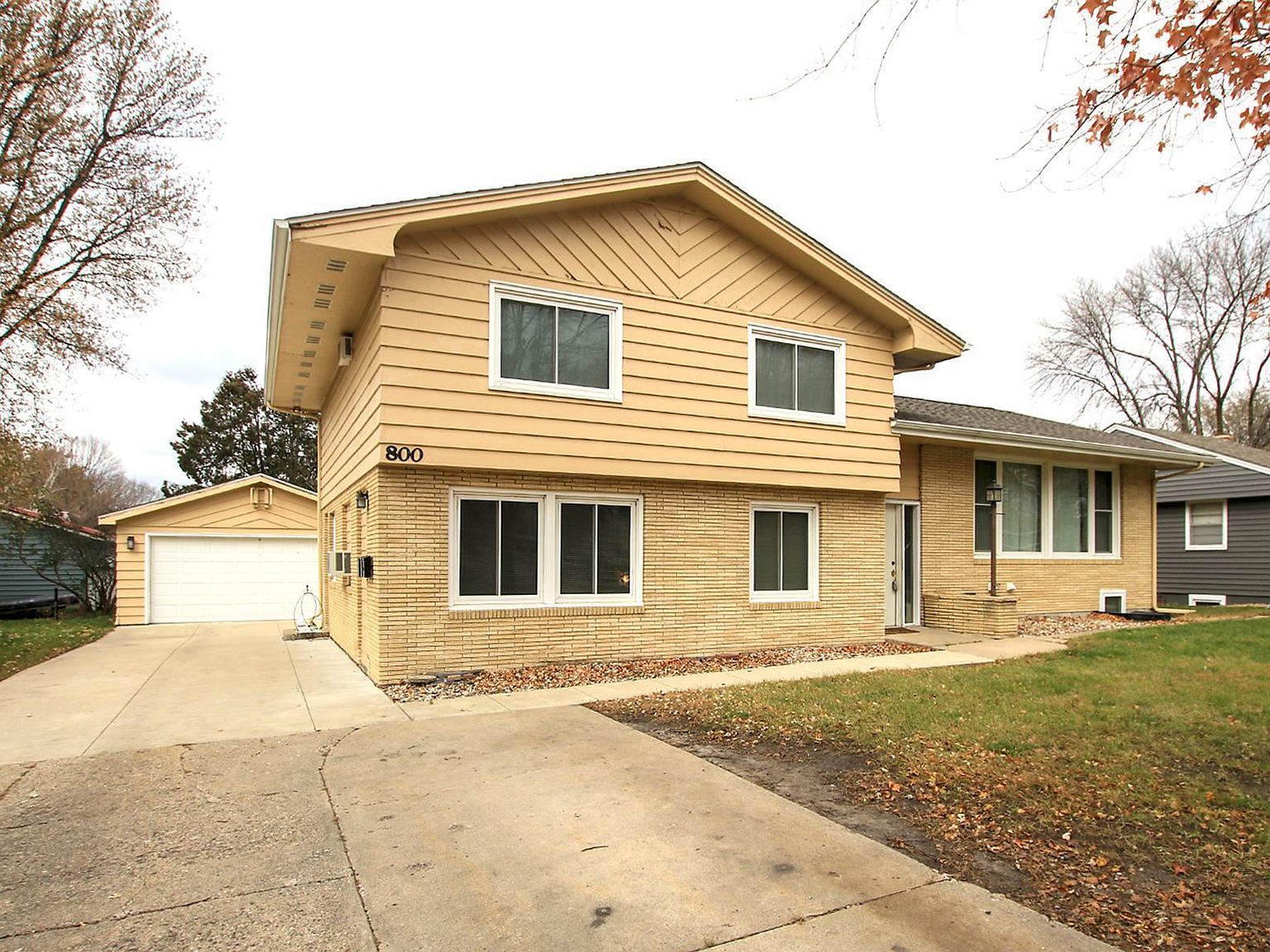 800 Spruce St NE, Hutchinson, MN 55350 | Zillow