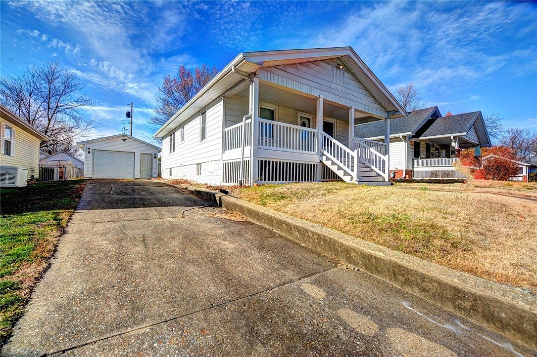 315 S 23rd Pl, Decatur, IL 62521 | Zillow