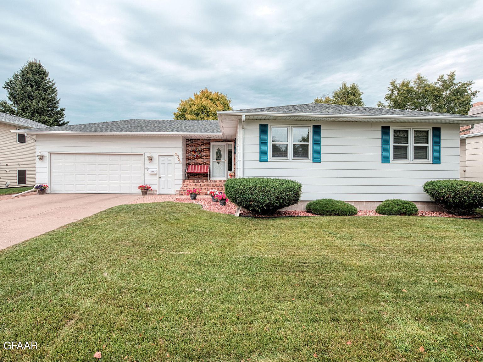 2328 W Springbrook Ct, Grand Forks, ND 58201 | Zillow