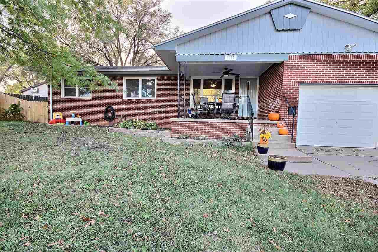 2017 Robbins St, Augusta, KS 67010 | Zillow