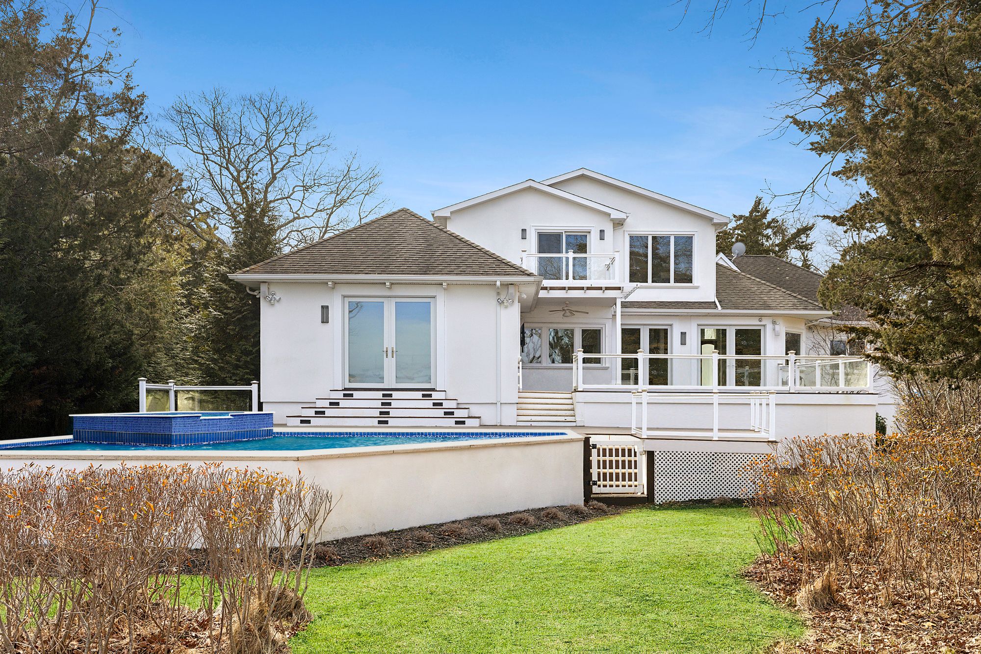 16 Duckwood Ln, Hampton Bays, NY 11946 | Out East