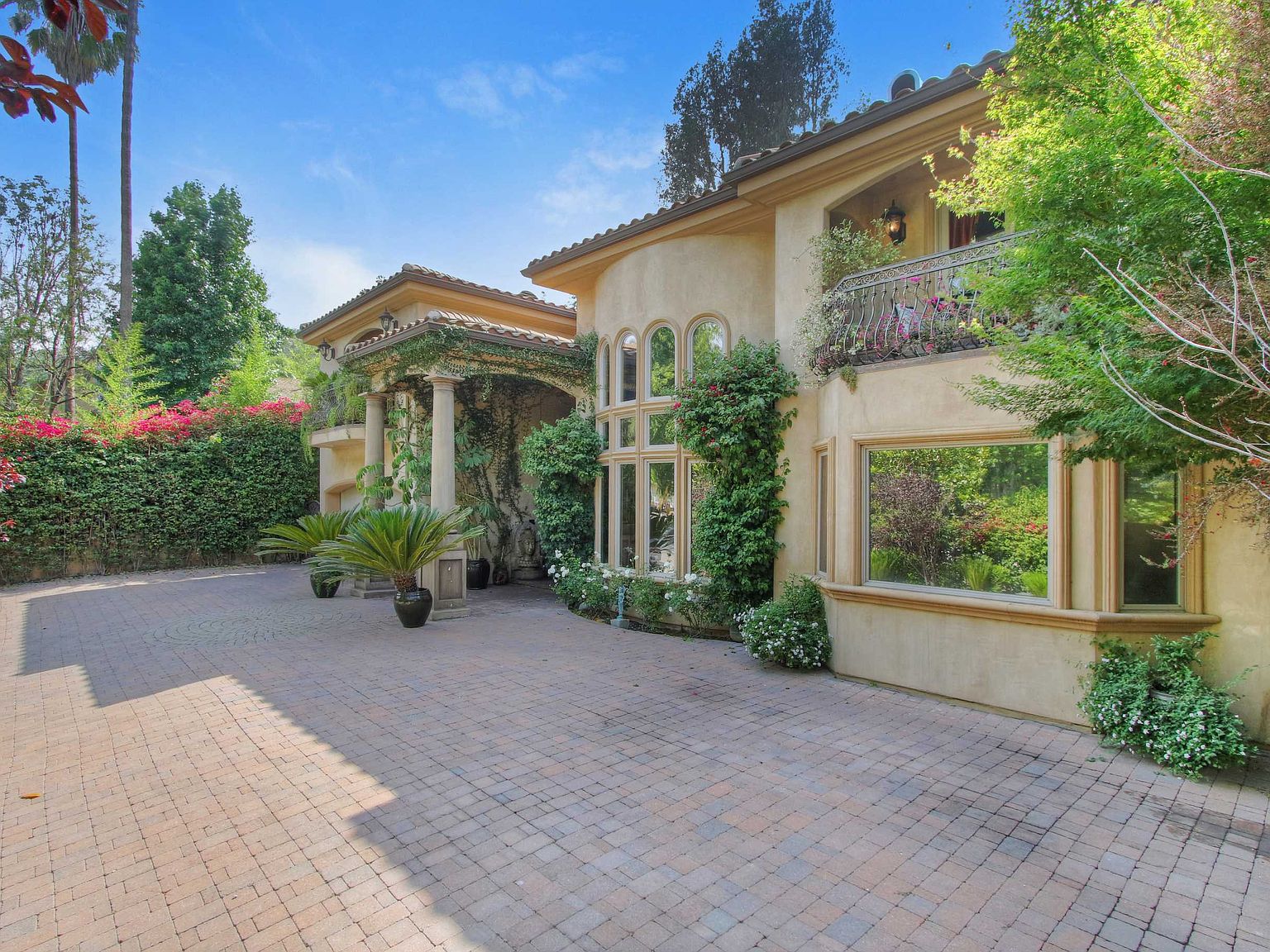 4233 Woodcliff Rd, Sherman Oaks, CA 91403 | Zillow