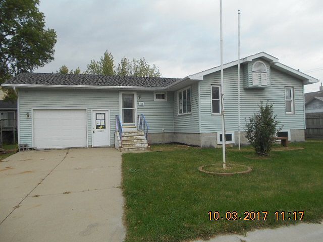 106 9th St NE, Independence, IA 50644 | Zillow