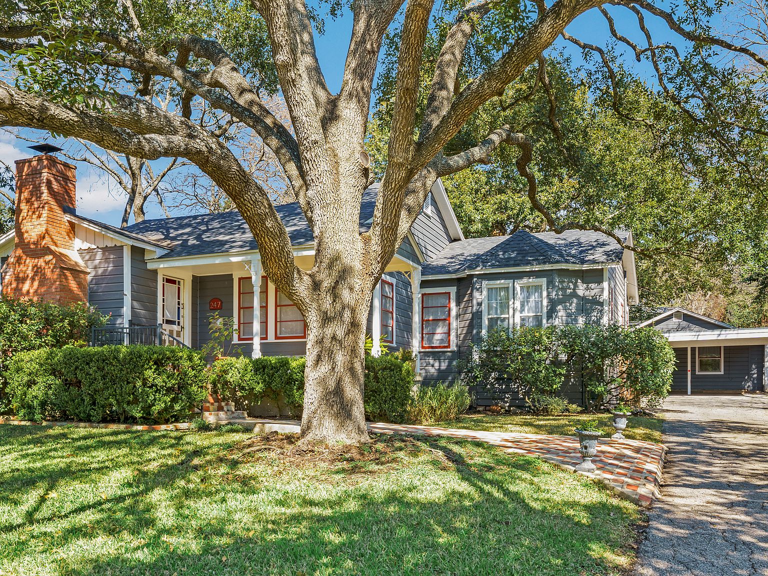 247 E Oakview Pl, Alamo Heights, TX 78209 | Zillow