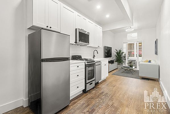 306 E 71st St APT 1C, New York, NY 10021 | Zillow