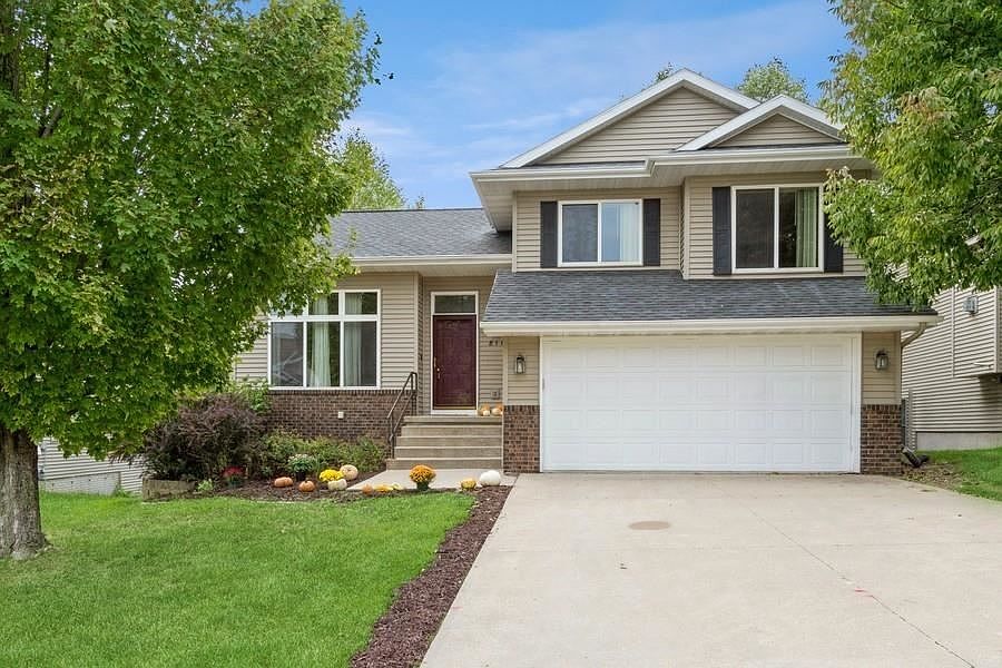 811 Tipperary Rd, Iowa City, IA 52246 | Zillow