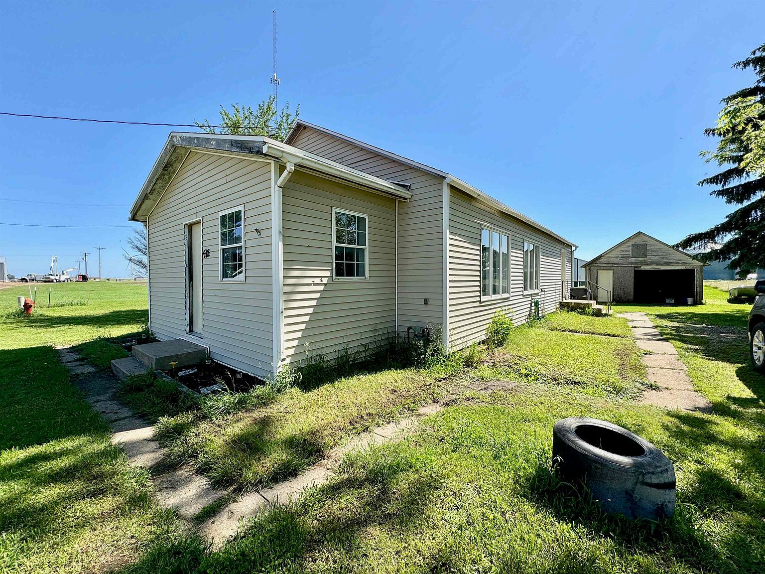512 N Adams St, Everly, IA 51338 | Zillow