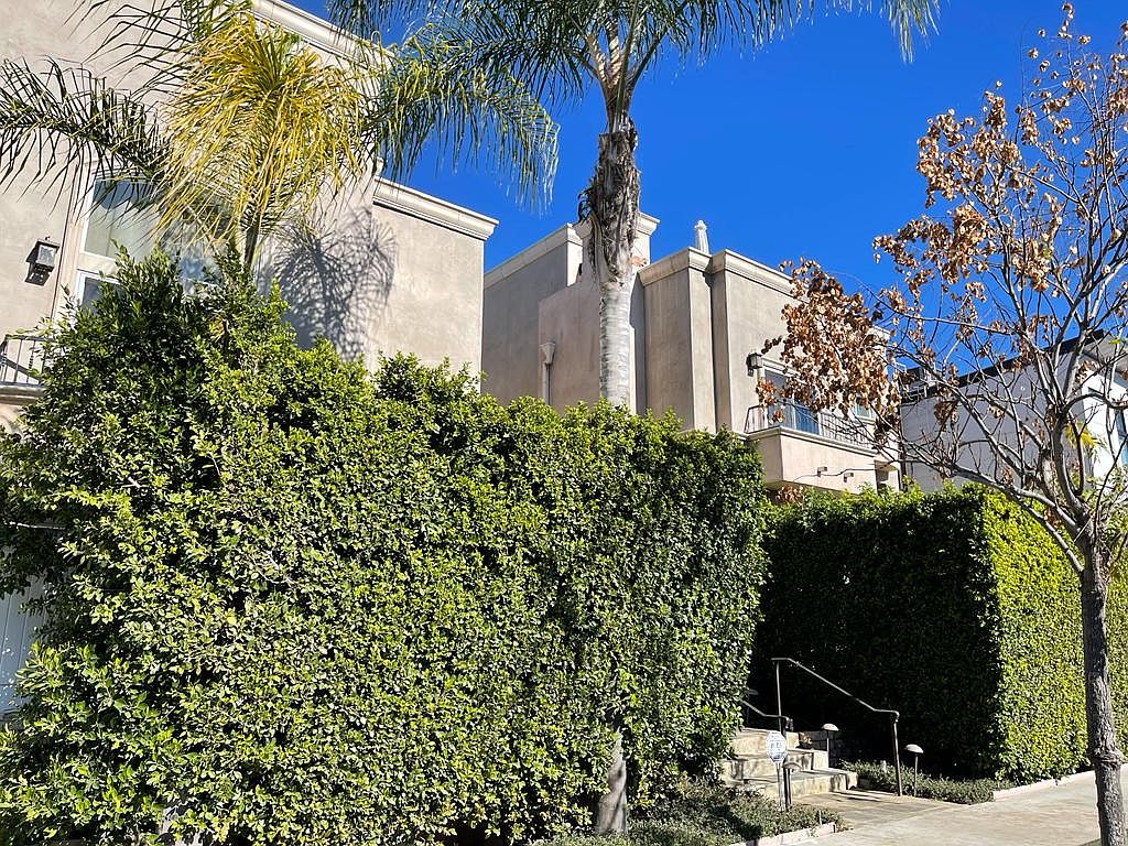 11847 Riverside Dr, Valley Village, CA 91607 | Zillow