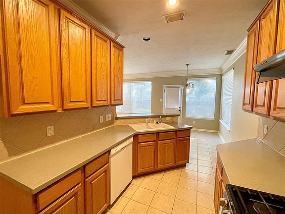 3651 Royal Royce Dr, Houston, TX 77042 | Zillow