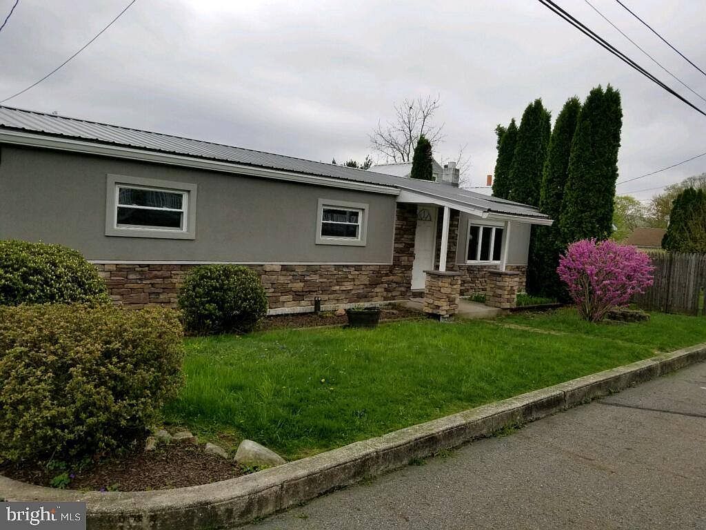 28 W Colliery Ave, Tower City, PA 17980 | Zillow