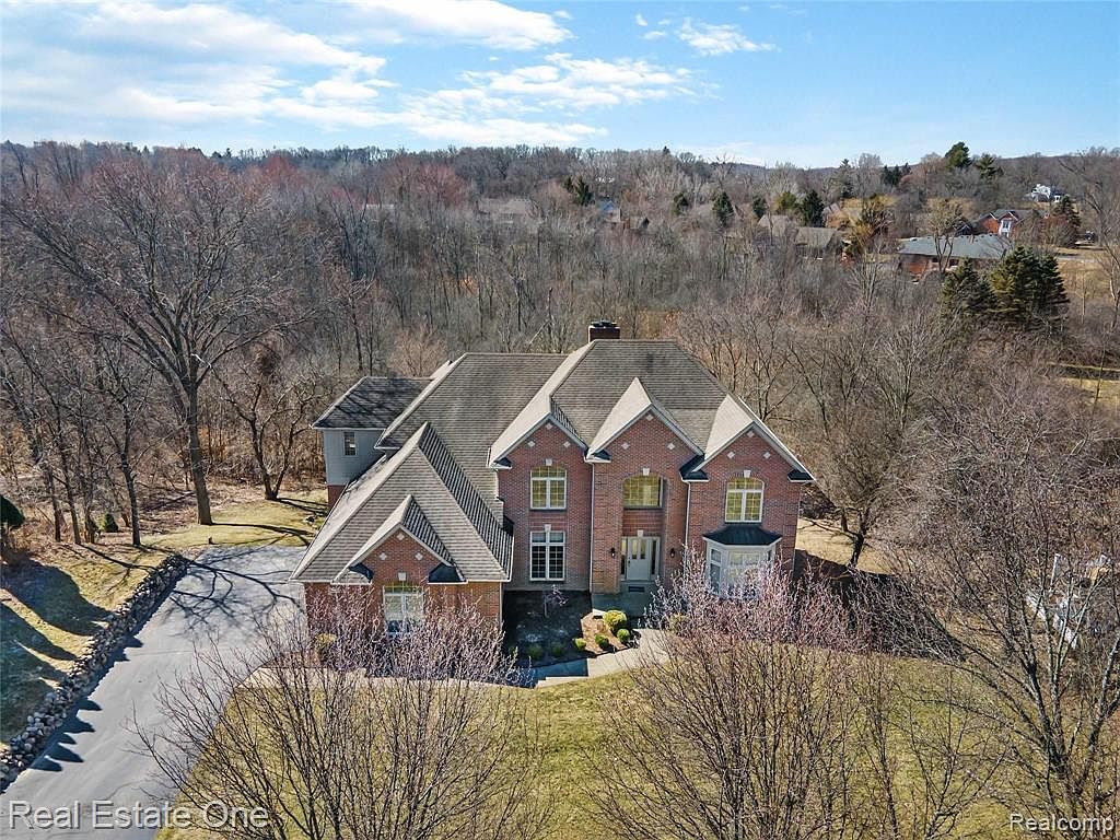 575 Whims Ln, Rochester, MI 48306 | Zillow