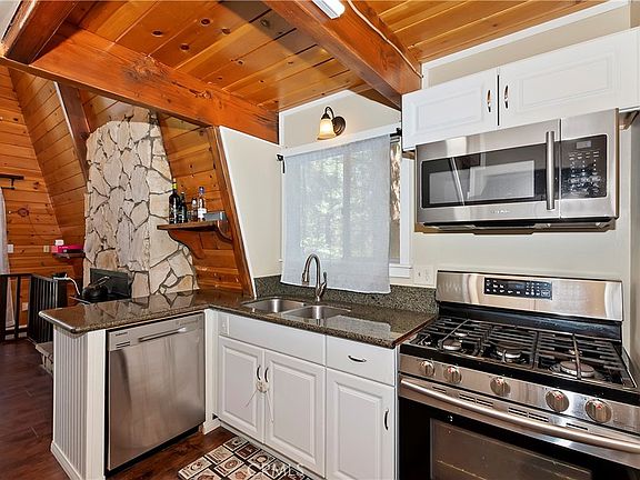 1906 Oakleaf Ct, Running Springs, CA 92382 | MLS #EV23135982 | Zillow