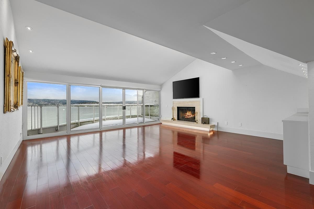 2665 Point Grey Rd #3, Vancouver, BC V6K 1A4 | Zillow