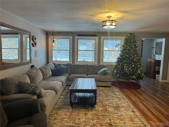 573 Quaker Rd, East Aurora, NY 14052 | Zillow