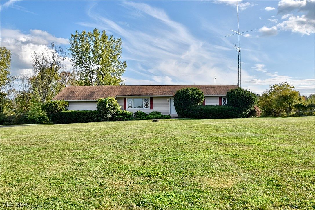 11165 Elk Run Rd, Chardon, OH 44024 | Zillow