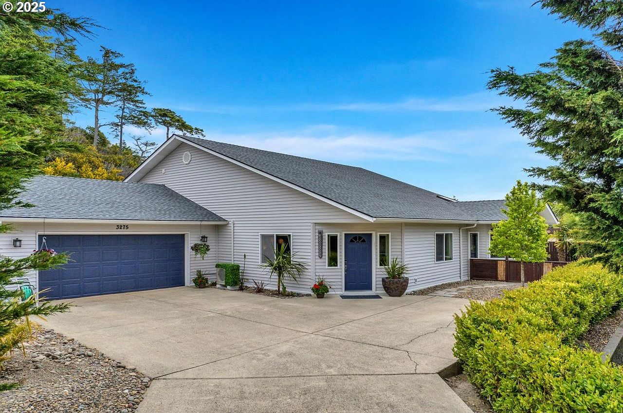 3275 Redwood Loop, Florence, OR 97439 | Zillow