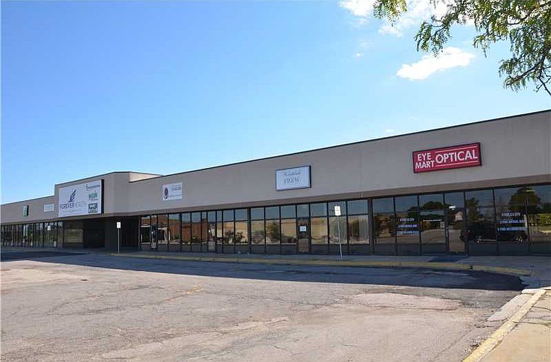 2738 Edgewood Rd SW, Cedar Rapids, IA 52404 | Zillow